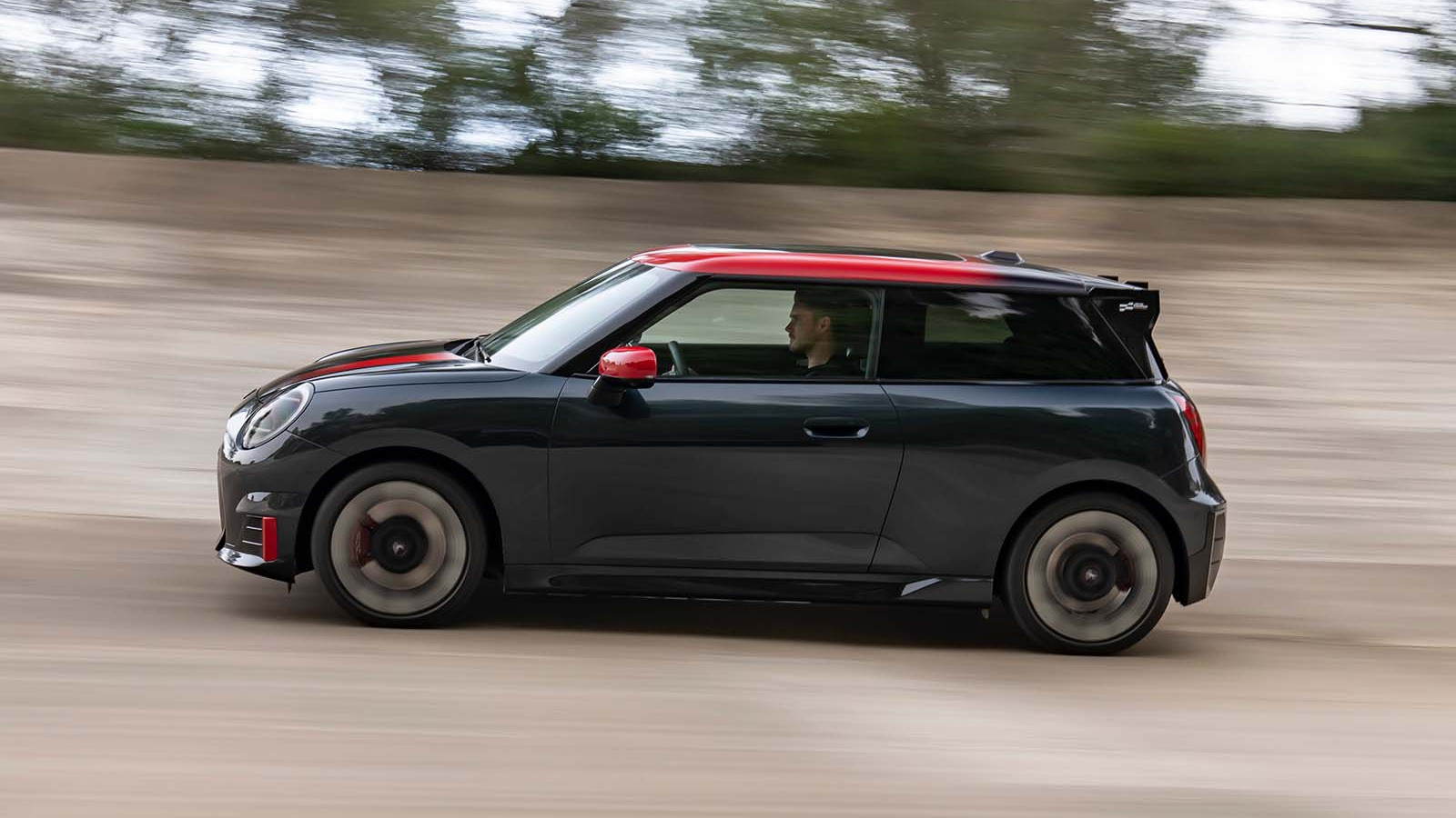 Mini enthüllt die heißen JCW Cooper und Aceman EVs | Move Electric